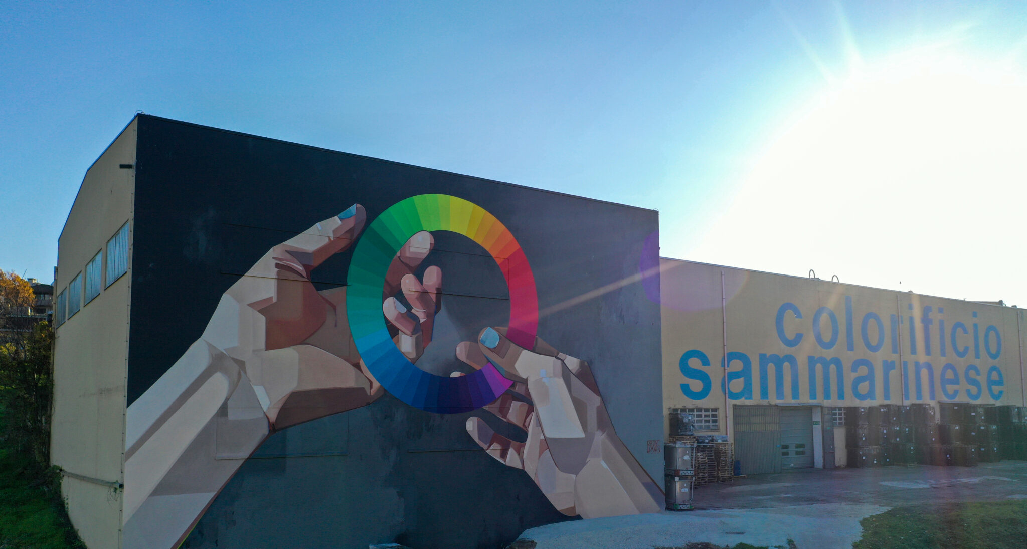 L'artista Basik firma il nuovo murale di Colorificio Sammarinese ...